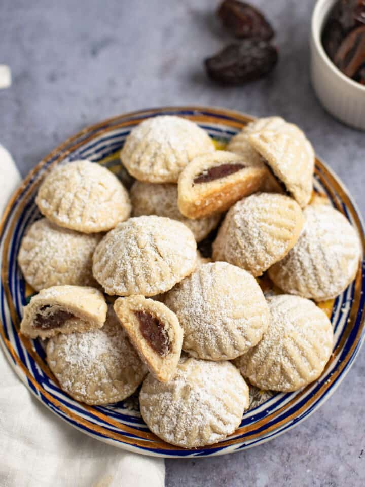 Maamoul (Date Filled Cookies) - Danas Table